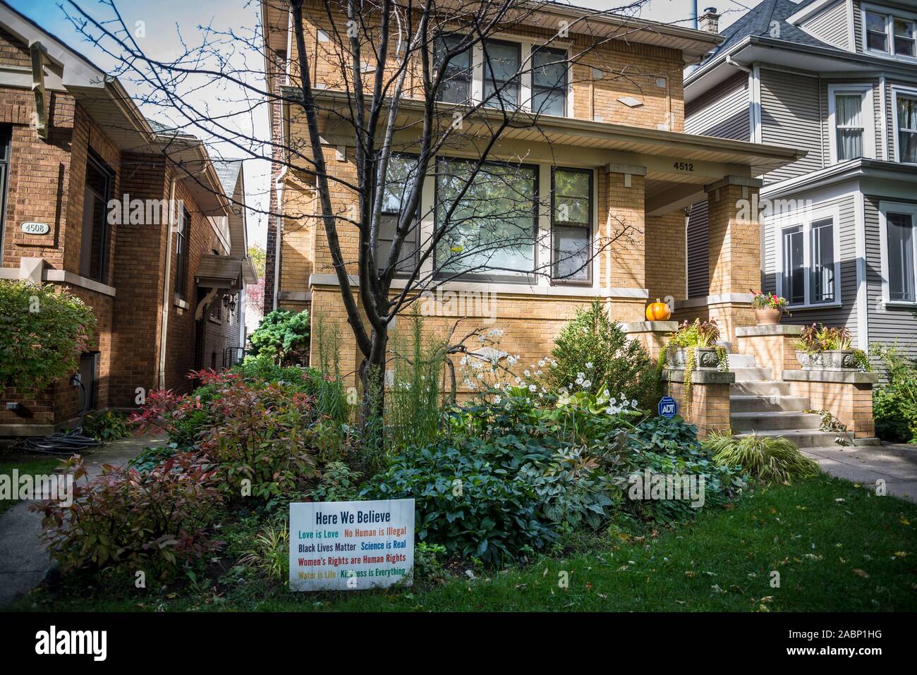 Middle class neighbourhood hi-res stock photography and images - Alamy