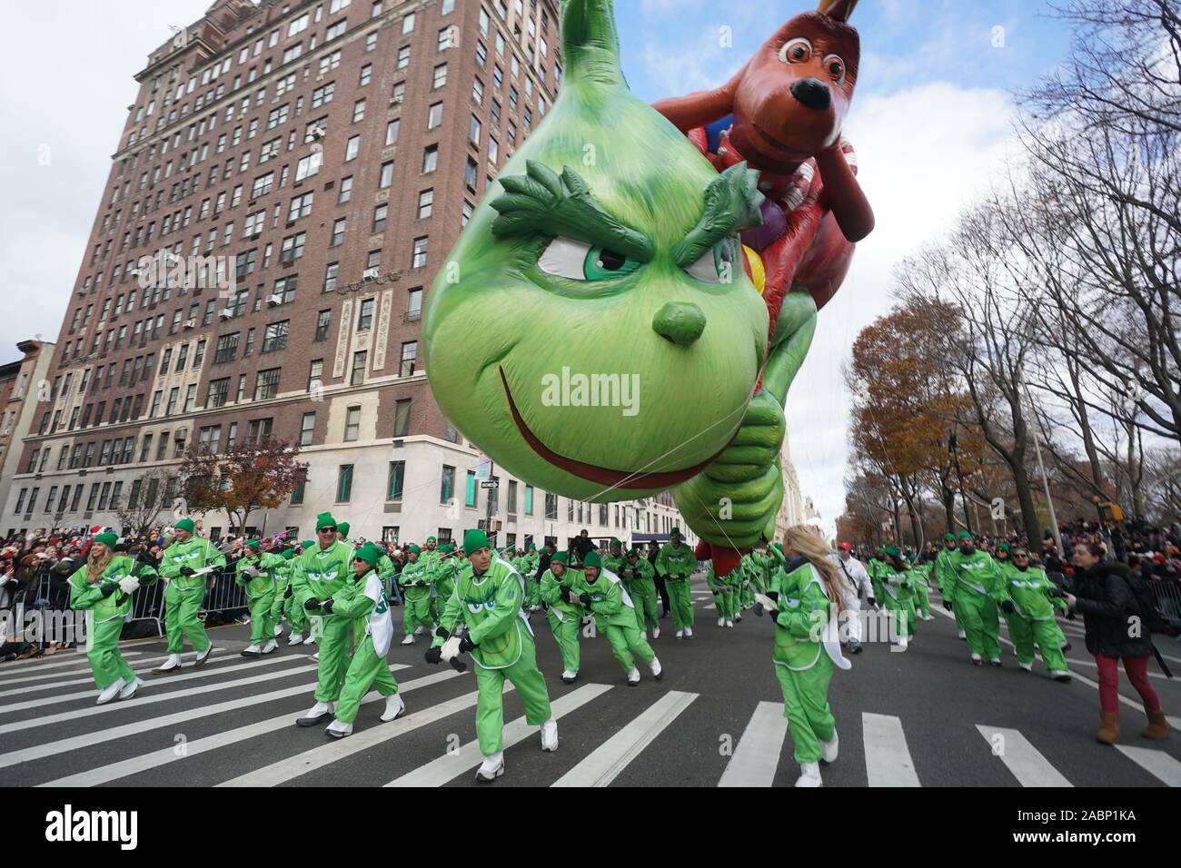 The grinch float hi-res stock photography and images - Alamy