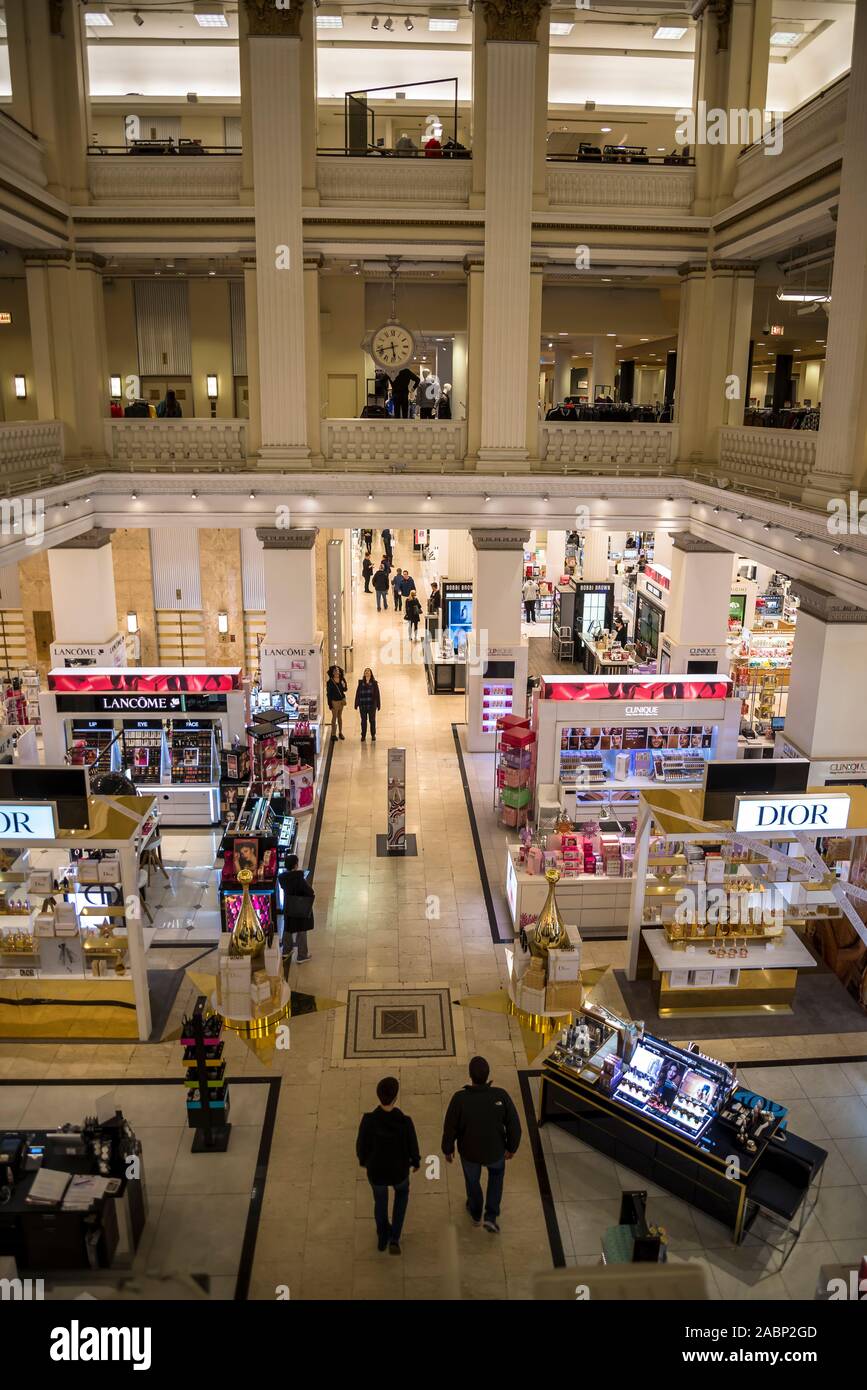 Macy's shopping inside hi-res stock photography and images - Alamy