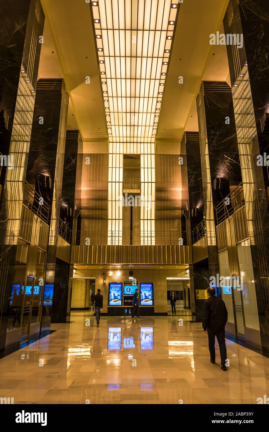The lobby inside the Chicago Board of Trade Building, an Art Deco ...