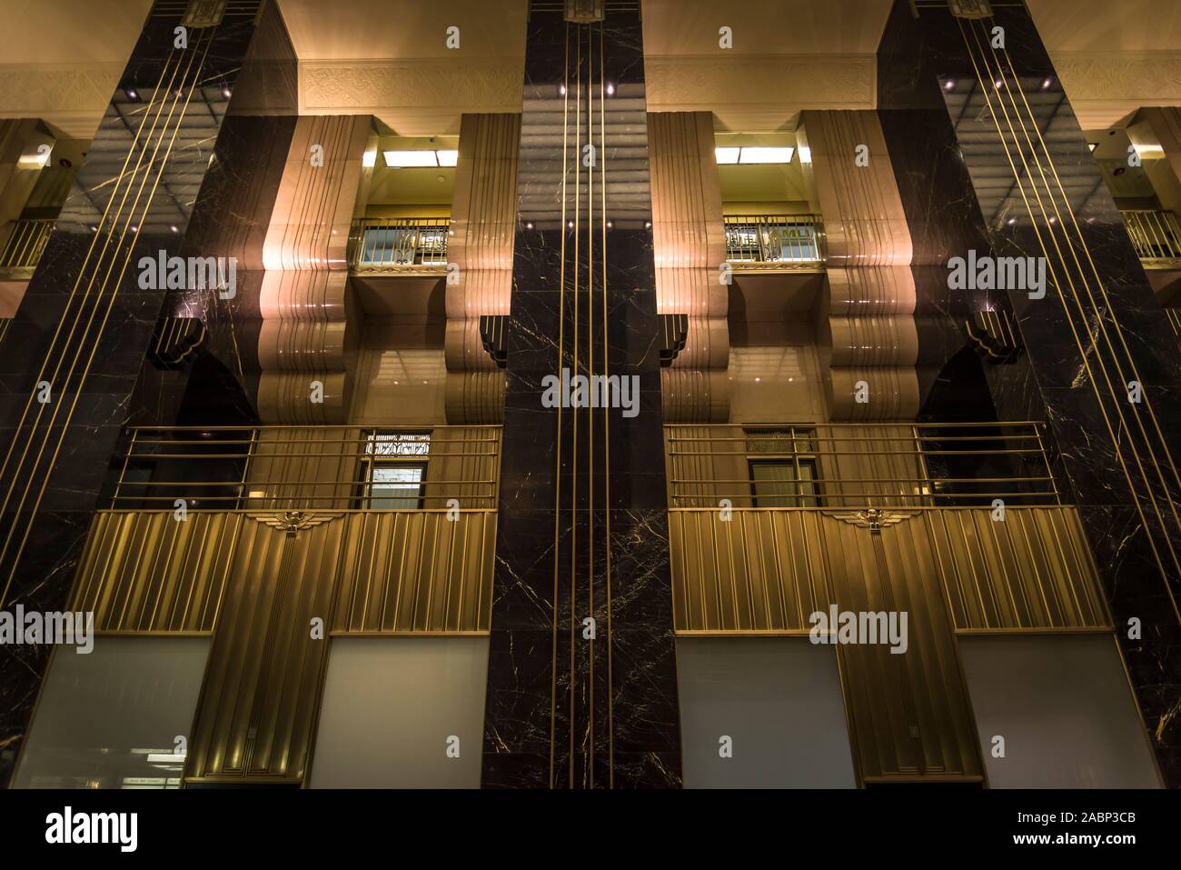 The lobby inside the Chicago Board of Trade Building, an Art Deco ...