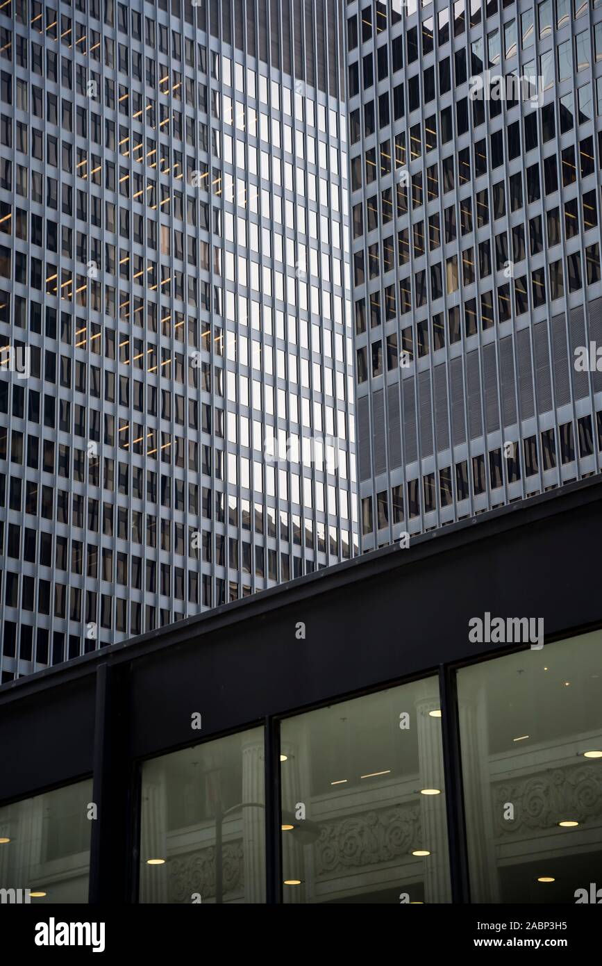 Kluczynski Federal Building, designed by Ludwig Mies van der Rohe in ...