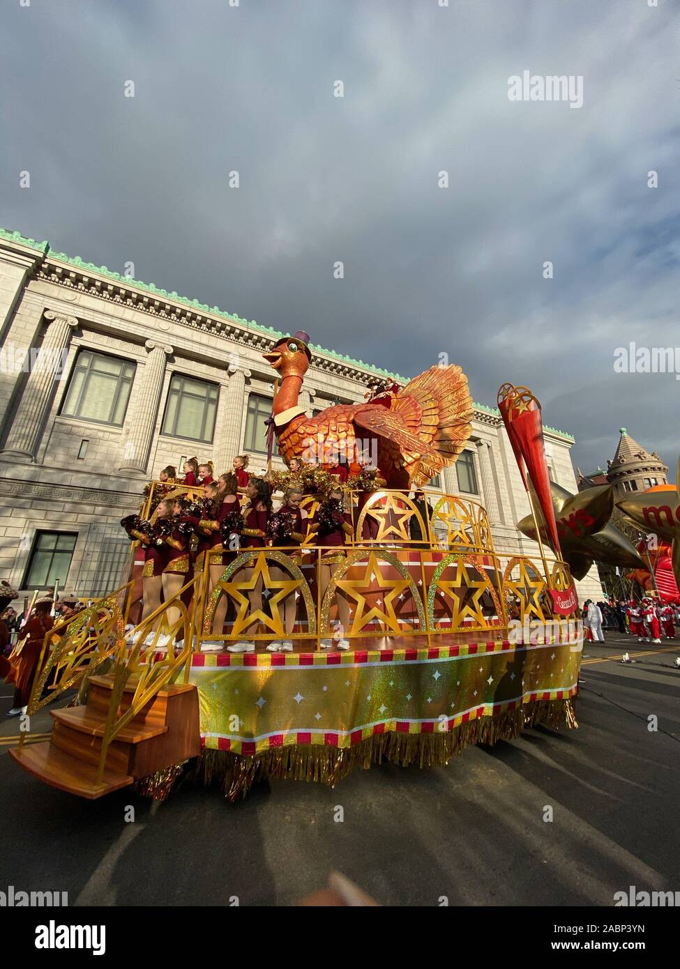 Turkey float macy's parade hi-res stock photography and images - Alamy