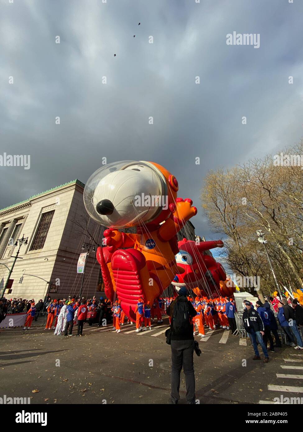 Macy's thanksgiving day parade snoopy hi-res stock photography and ...
