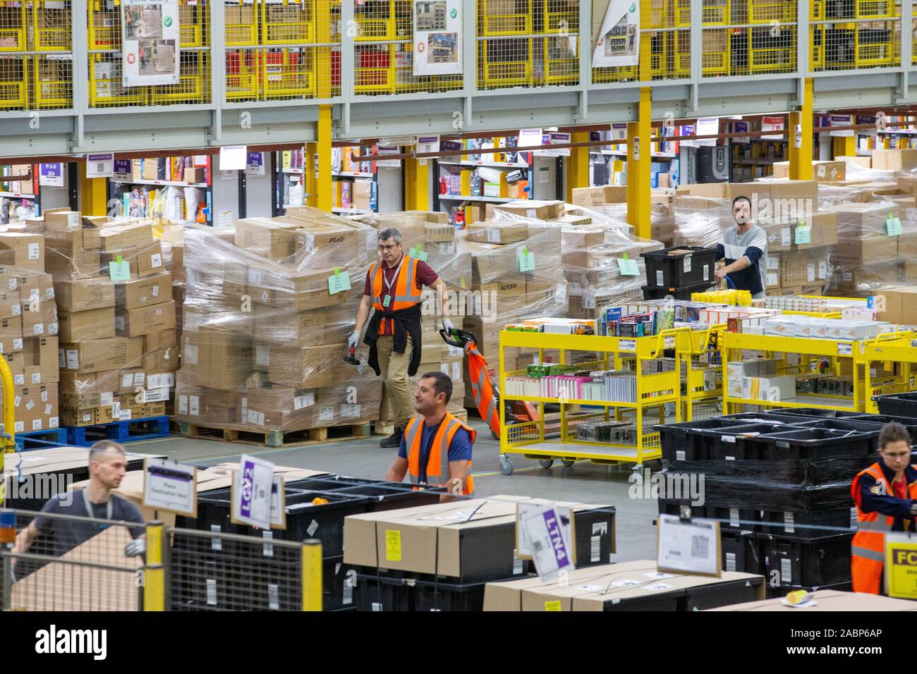 Fulfilment centres hi-res stock photography and images - Alamy