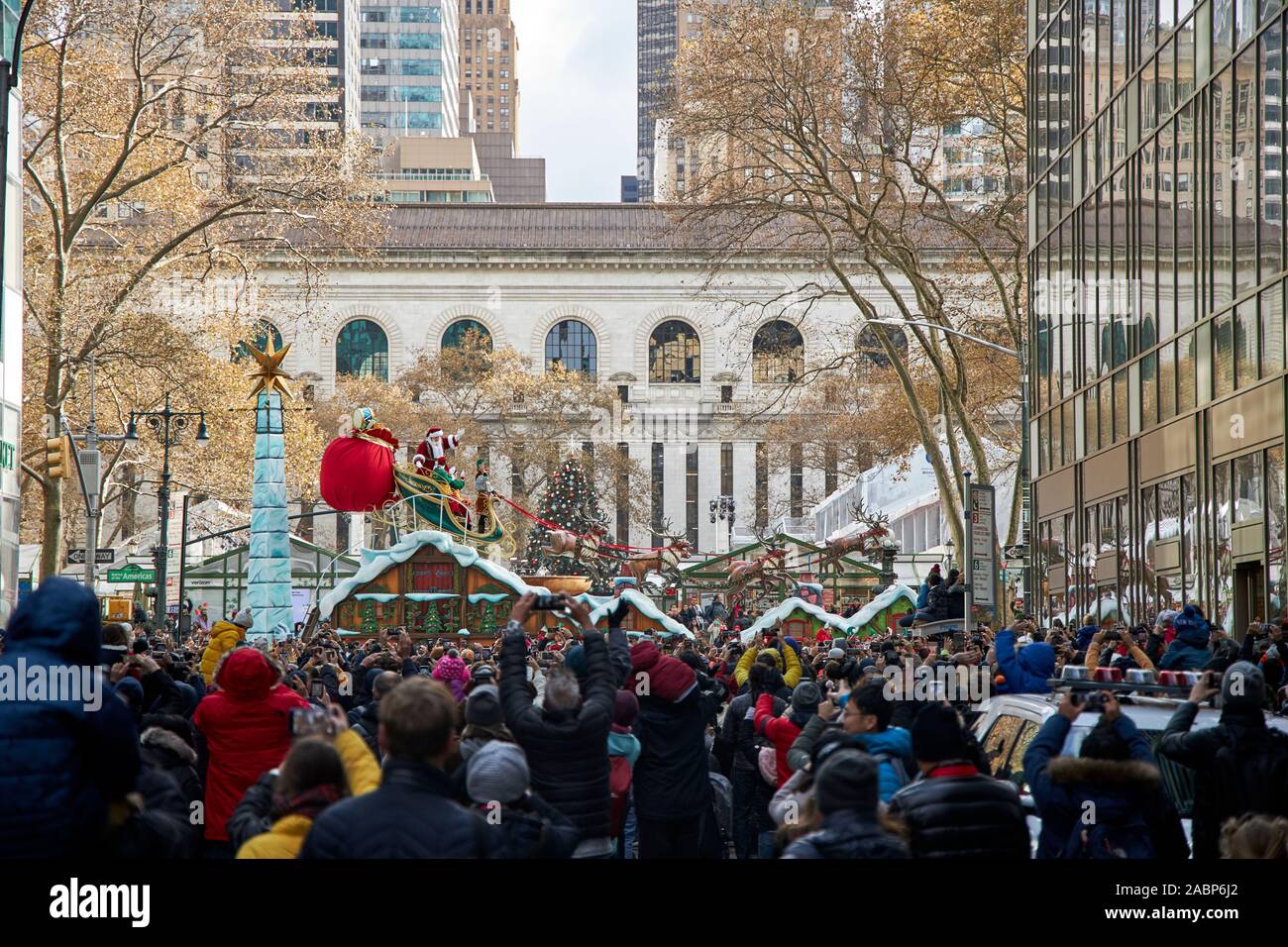 Macy's christmas parade new york hi-res stock photography and images ...
