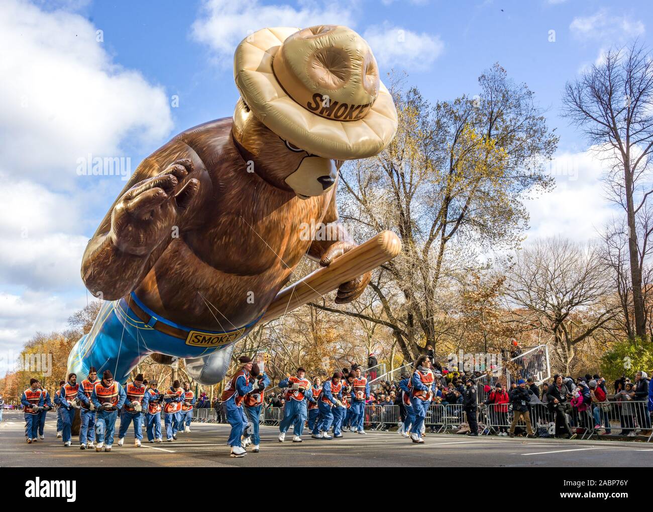 Huge parade balloon hi-res stock photography and images - Alamy