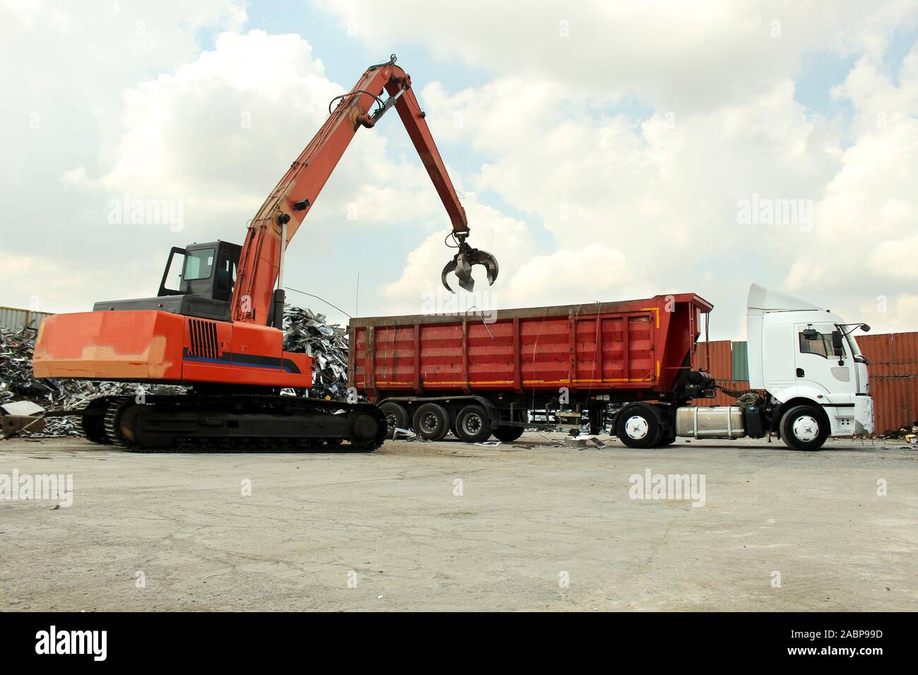 Scrap metal trailer recycling hi-res stock photography and images - Alamy