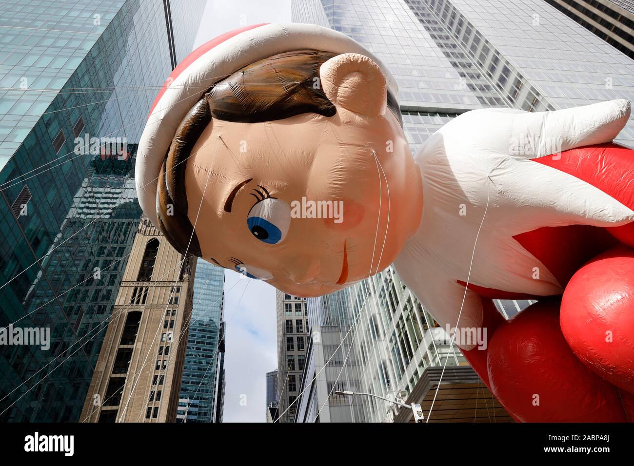 New York, USA. 28th Nov, 2019. The balloon of the Elf on the Shelf is ...