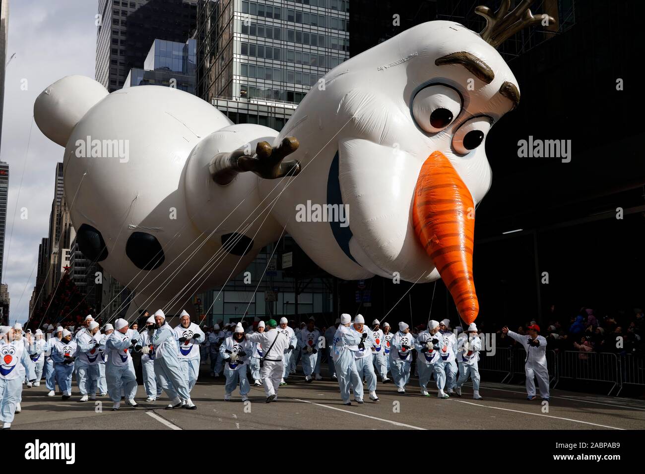 New York, USA. 28th Nov, 2019. The balloon of Olaf from Disney's Frozen ...