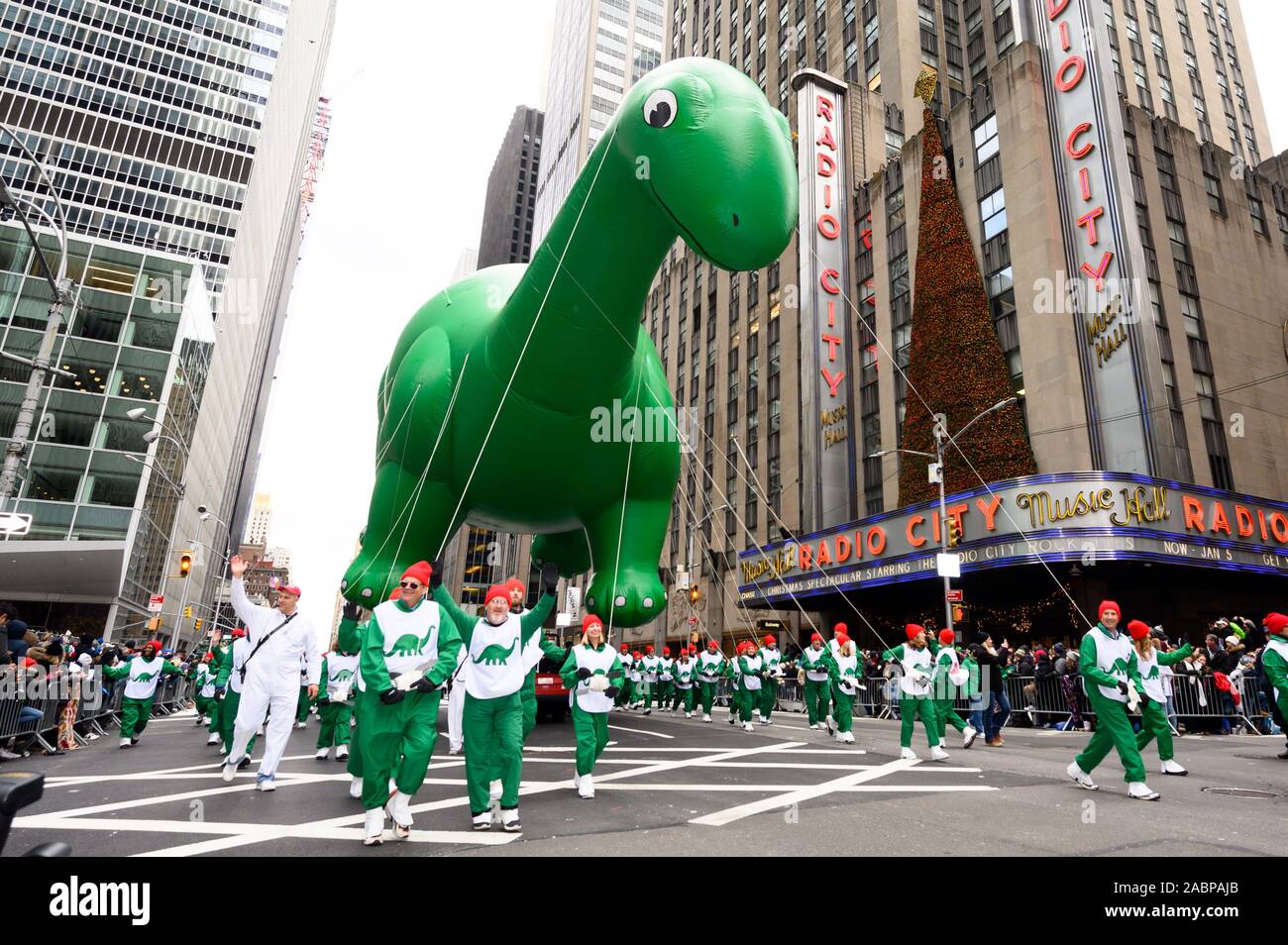 The Sinclair Dino balloon at the Macy's Thanksgiving Day Parade on ...