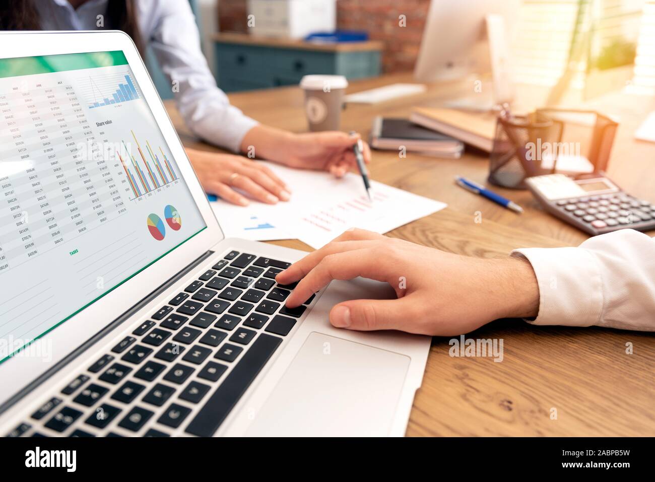 Woman investor hi-res stock photography and images - Alamy