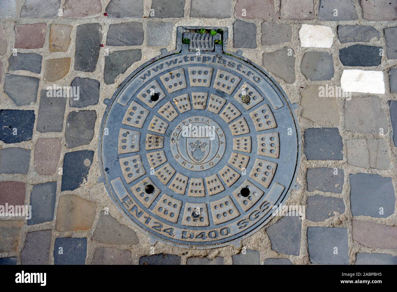 Gully cover hi-res stock photography and images - Alamy