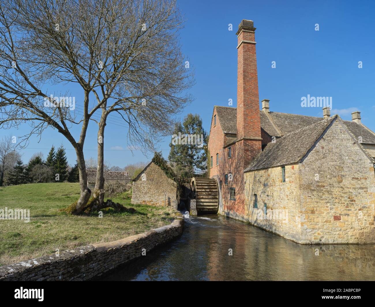 The historic water mill at Lower Slaughter Stock Photo - Alamy