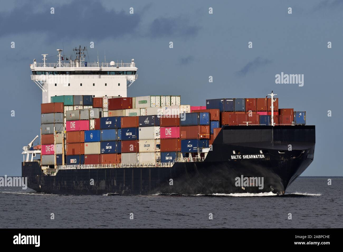 Unifeeder shipping container hi-res stock photography and images - Alamy