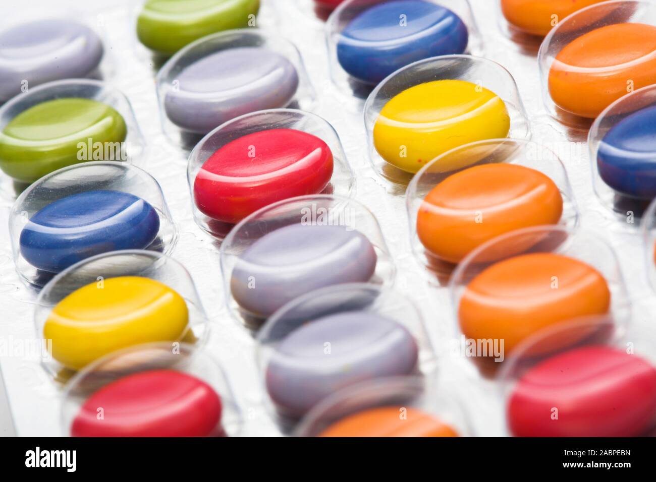 Bunte Tabletten - Medizin - Medikamente Stock Photo - Alamy