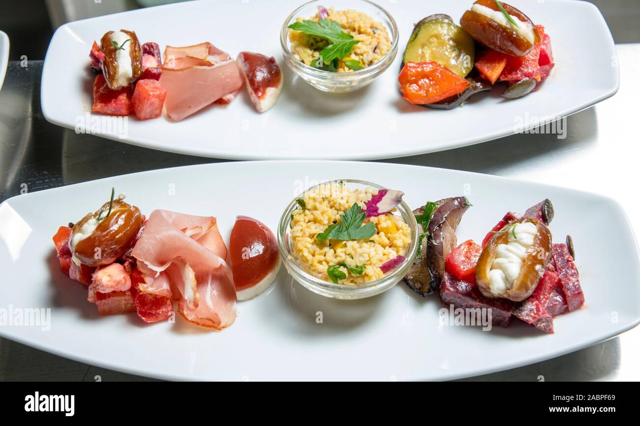starter plate with ham and vegetables Stock Photo - Alamy