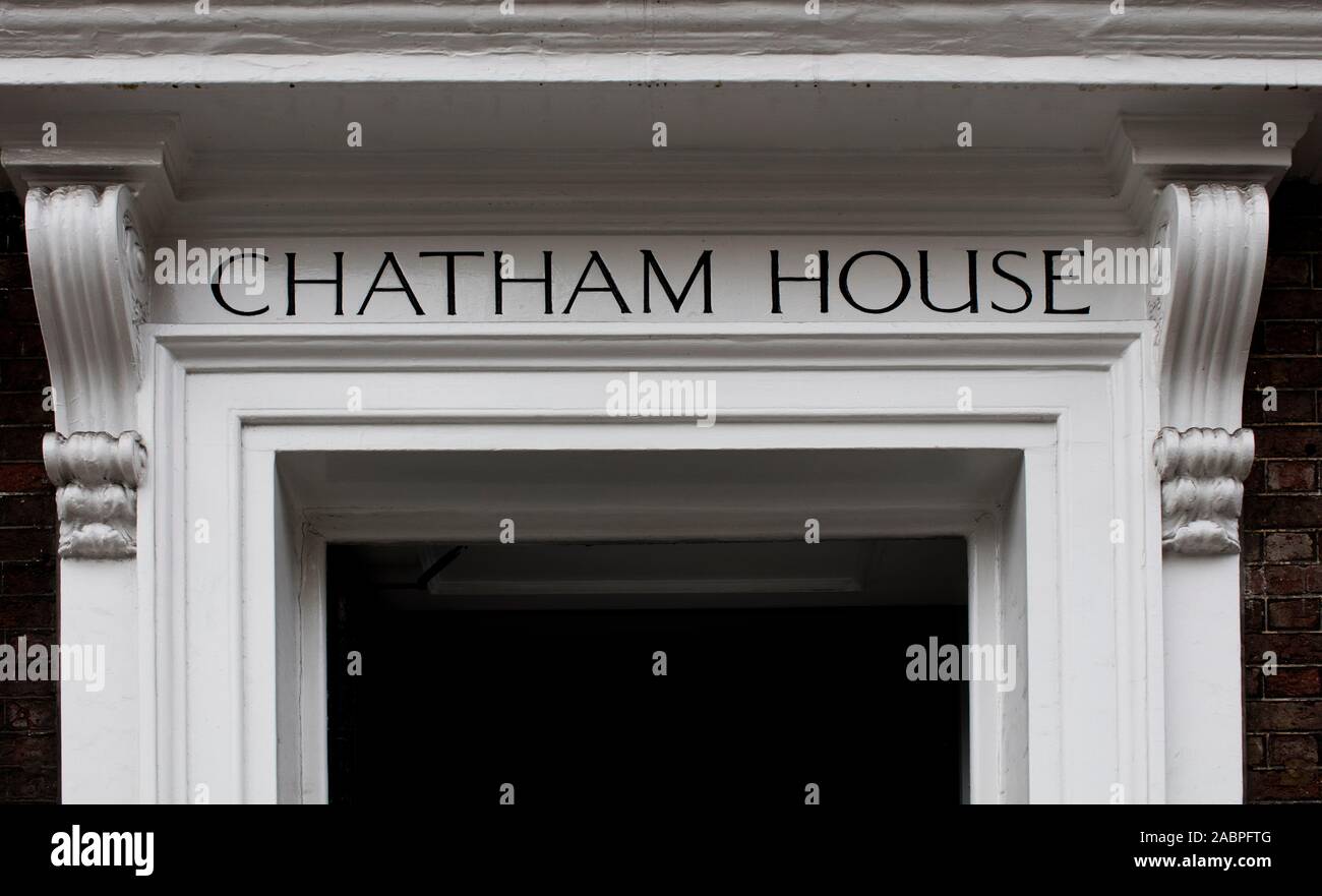 Chatham house st james square hi-res stock photography and images - Alamy