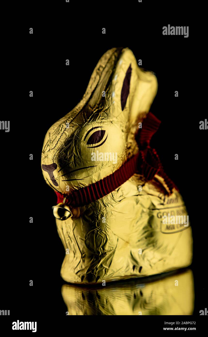Lindt bunny hi-res stock photography and images - Alamy