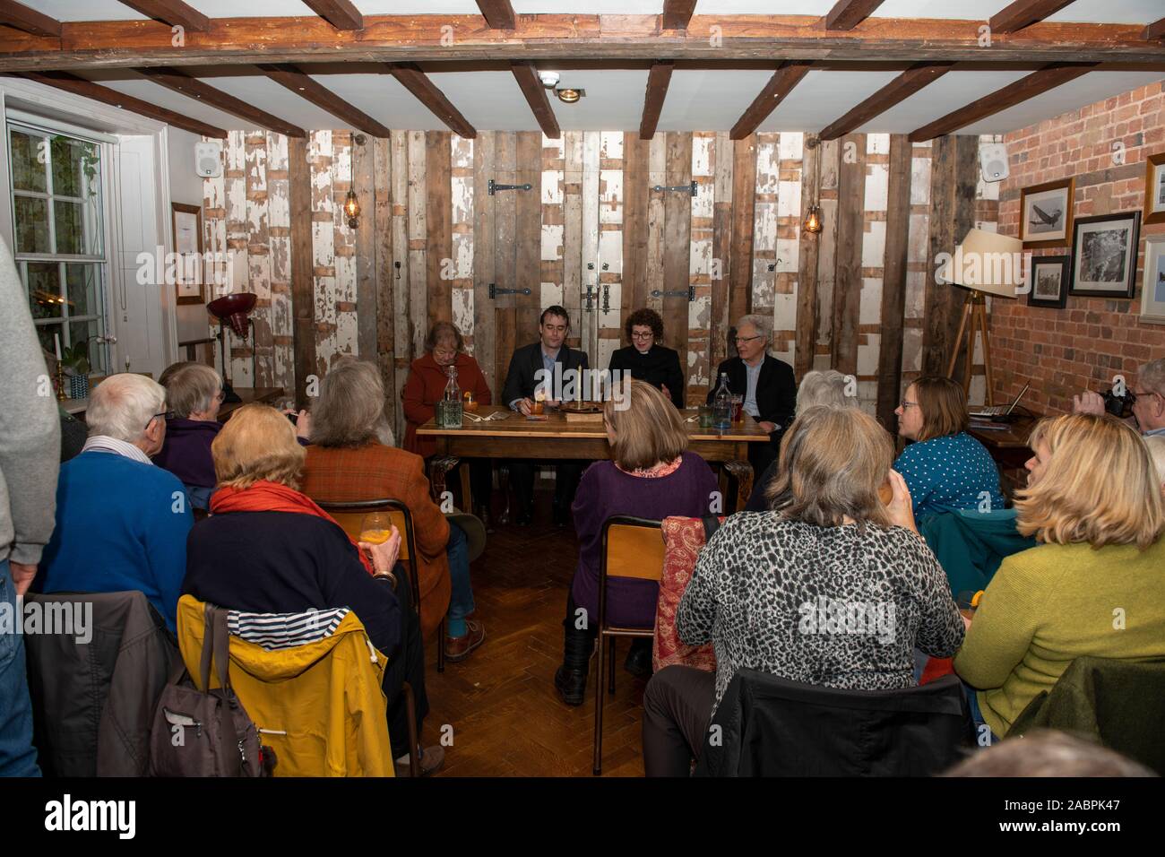 Old auctioneer pub hi-res stock photography and images - Alamy