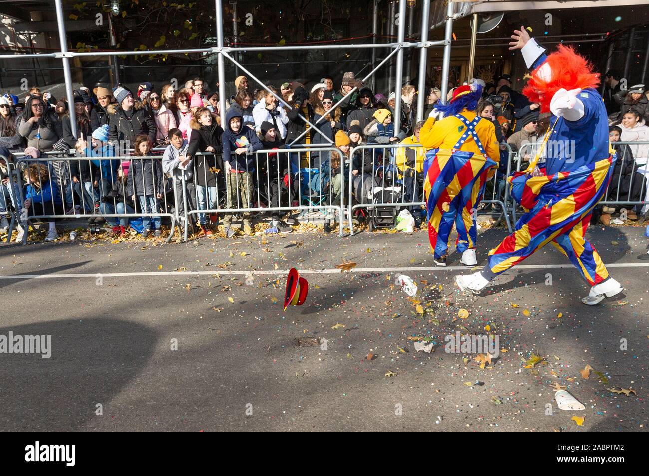 Macys thanksgiving parade clown hi-res stock photography and images - Alamy