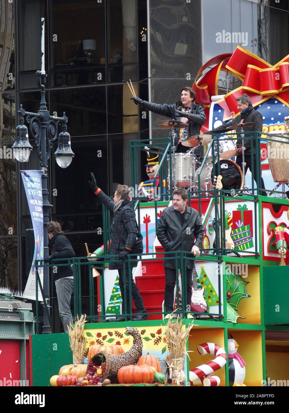 Chicago thanksgiving parade hi-res stock photography and images - Alamy