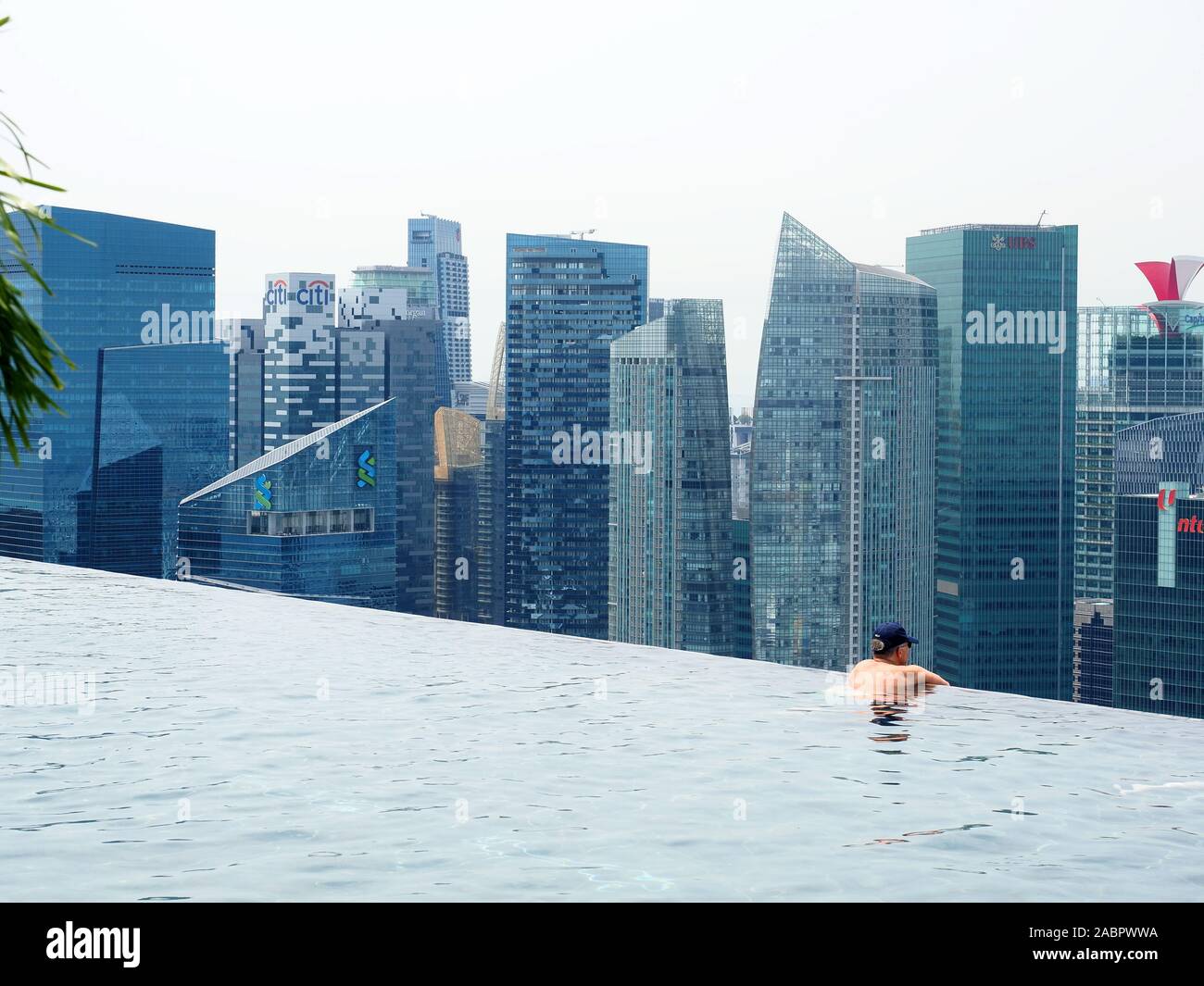 Marina bay sands pool hi-res stock photography and images - Alamy