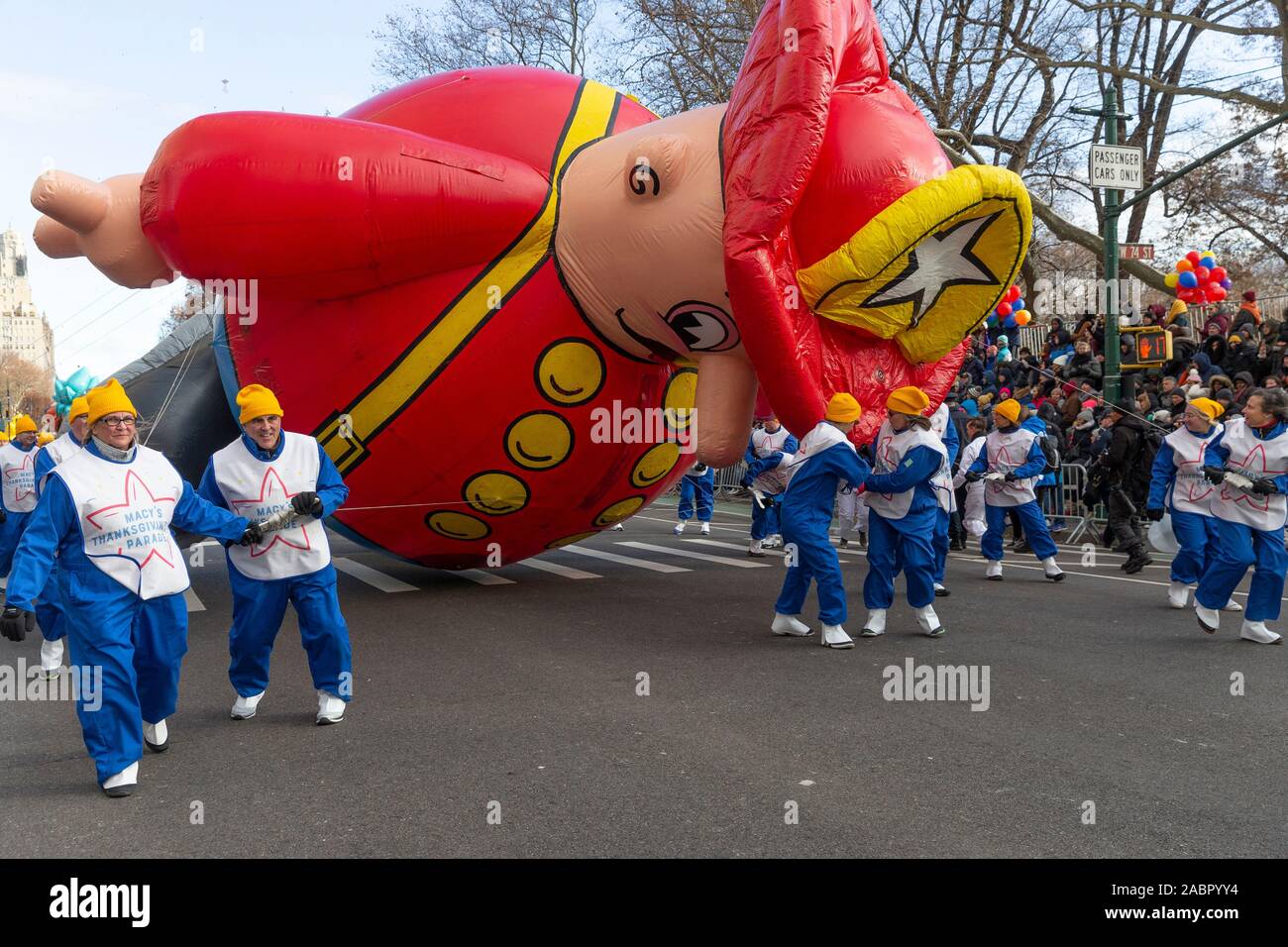 Balloon handlers hi-res stock photography and images - Alamy