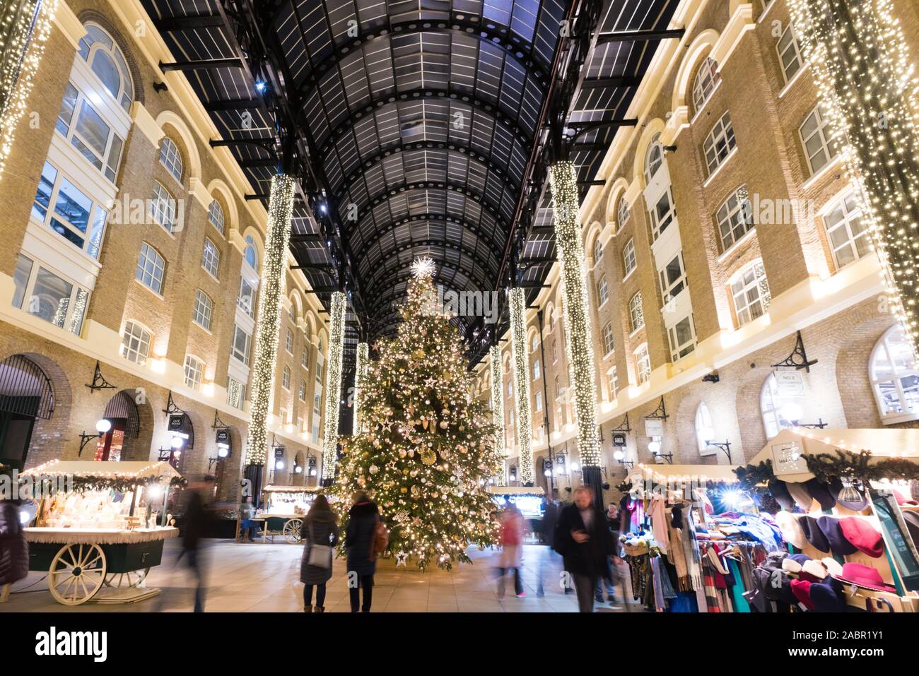 Christmas Tree and decorations at Hay's Galleria Stock Photo - Alamy