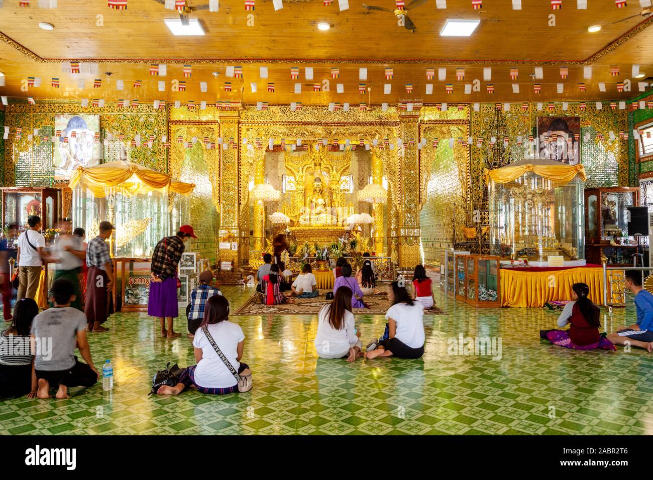 Gilded Sitting Buddha, Nan Oo Buddha Hall, Botataung (Botahtaung) Paya ...