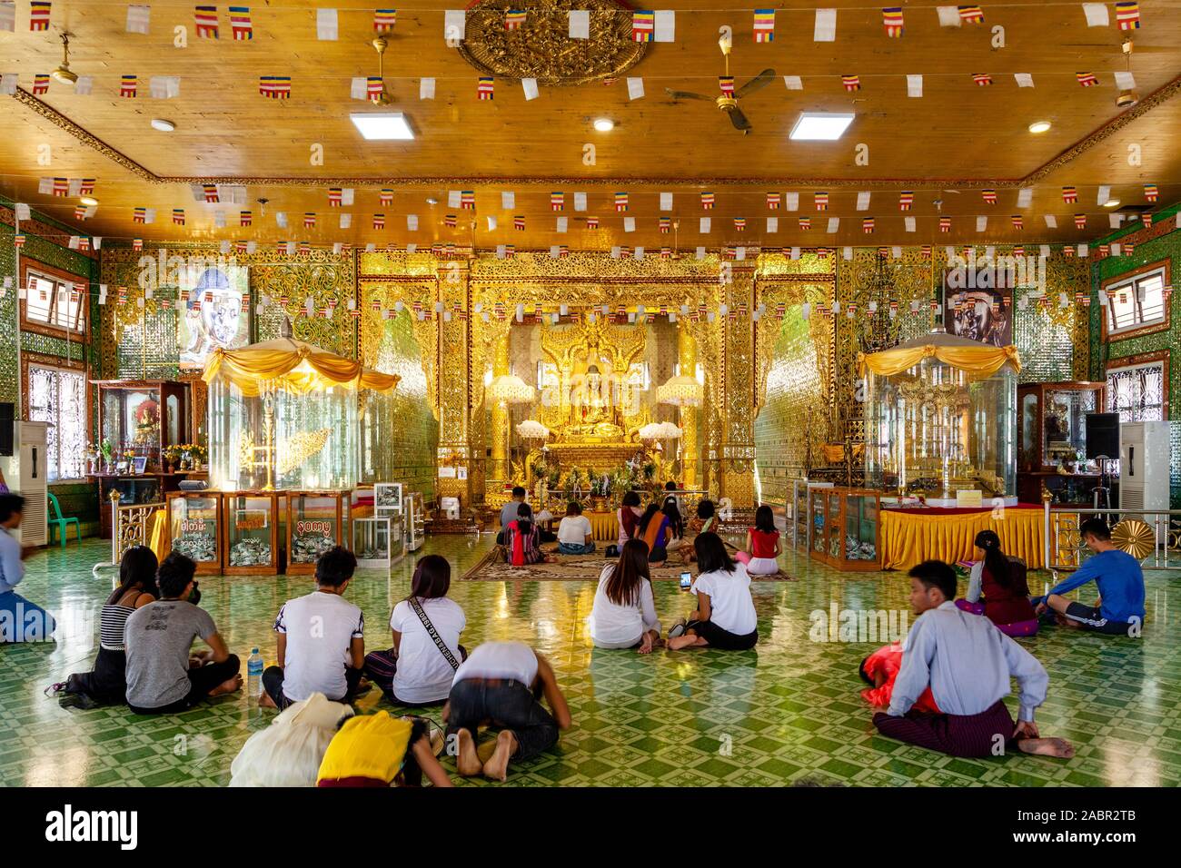 Gilded Sitting Buddha, Nan Oo Buddha Hall, Botataung (Botahtaung) Paya ...