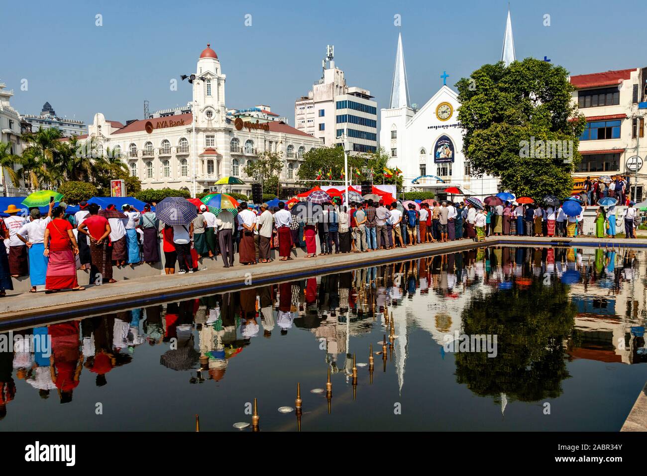 Gathering park hi-res stock photography and images - Alamy