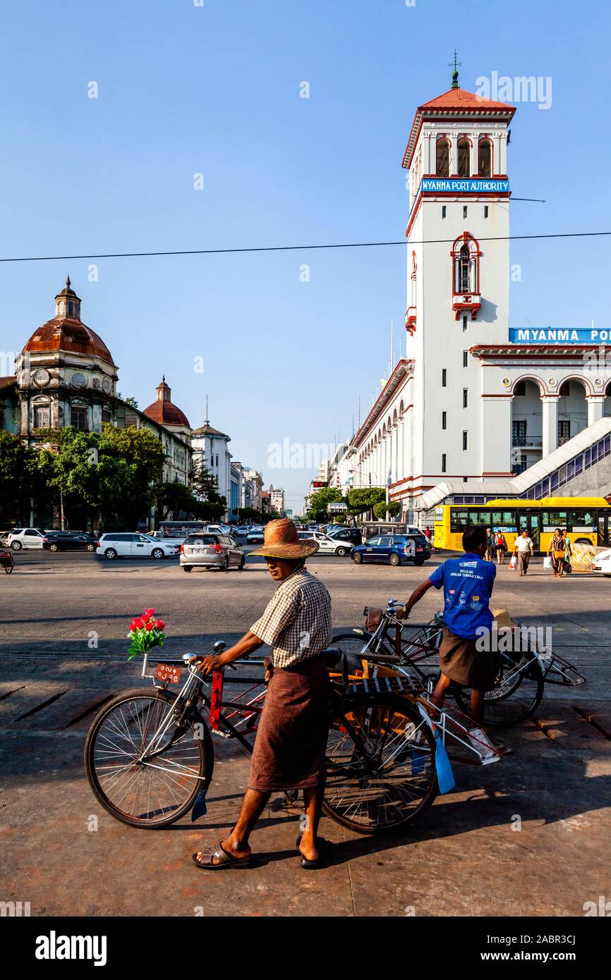 Myanmar taxi hi-res stock photography and images - Alamy