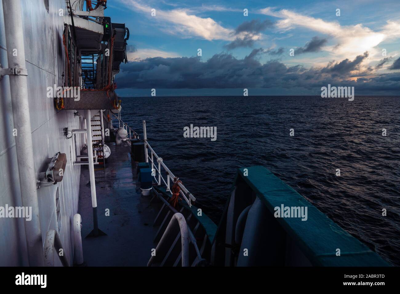 Open sea tug boat hi-res stock photography and images - Alamy