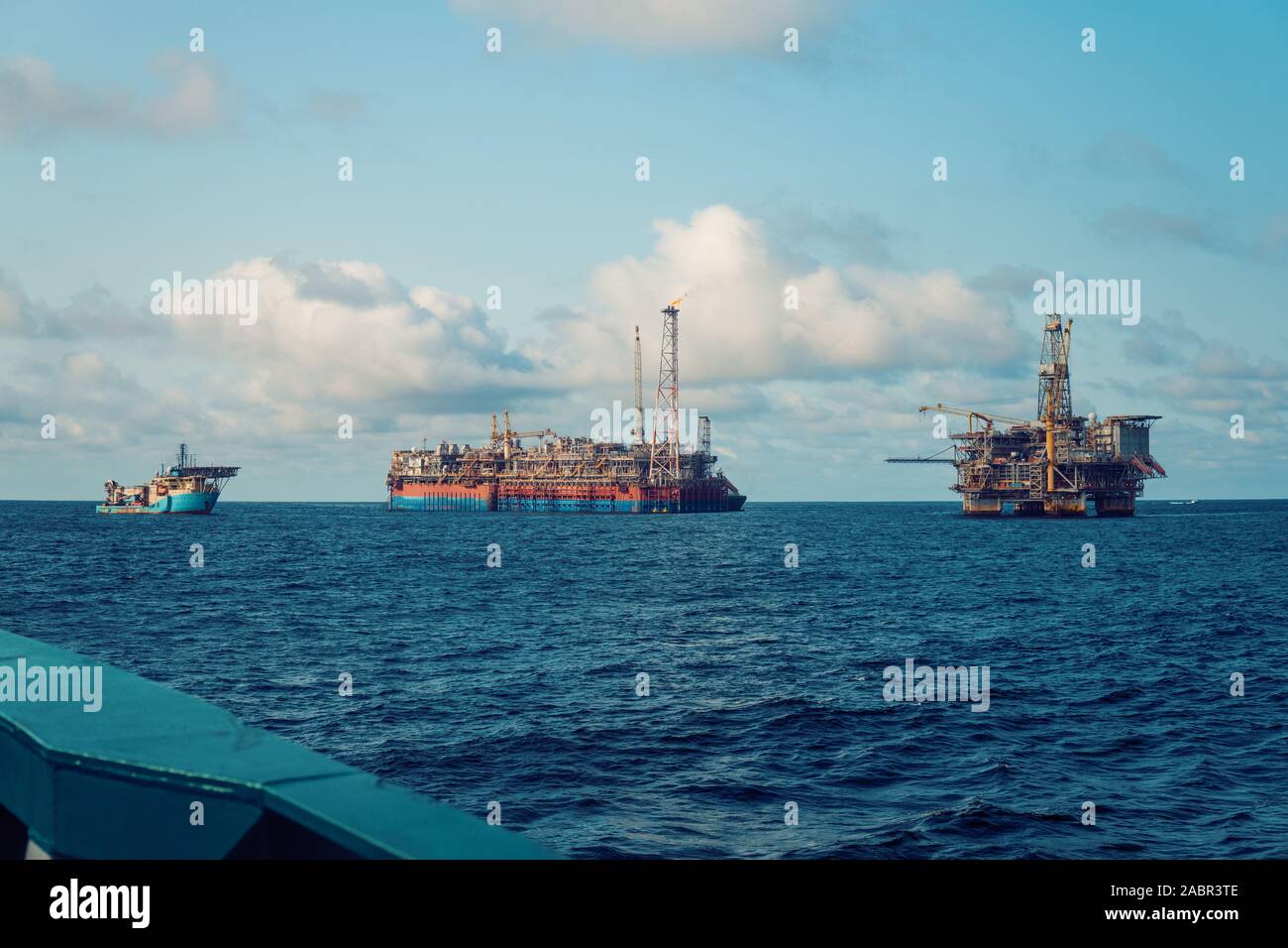 FPSO tanker vessel near Oil Rig platform. Offshore oil and gas industry ...