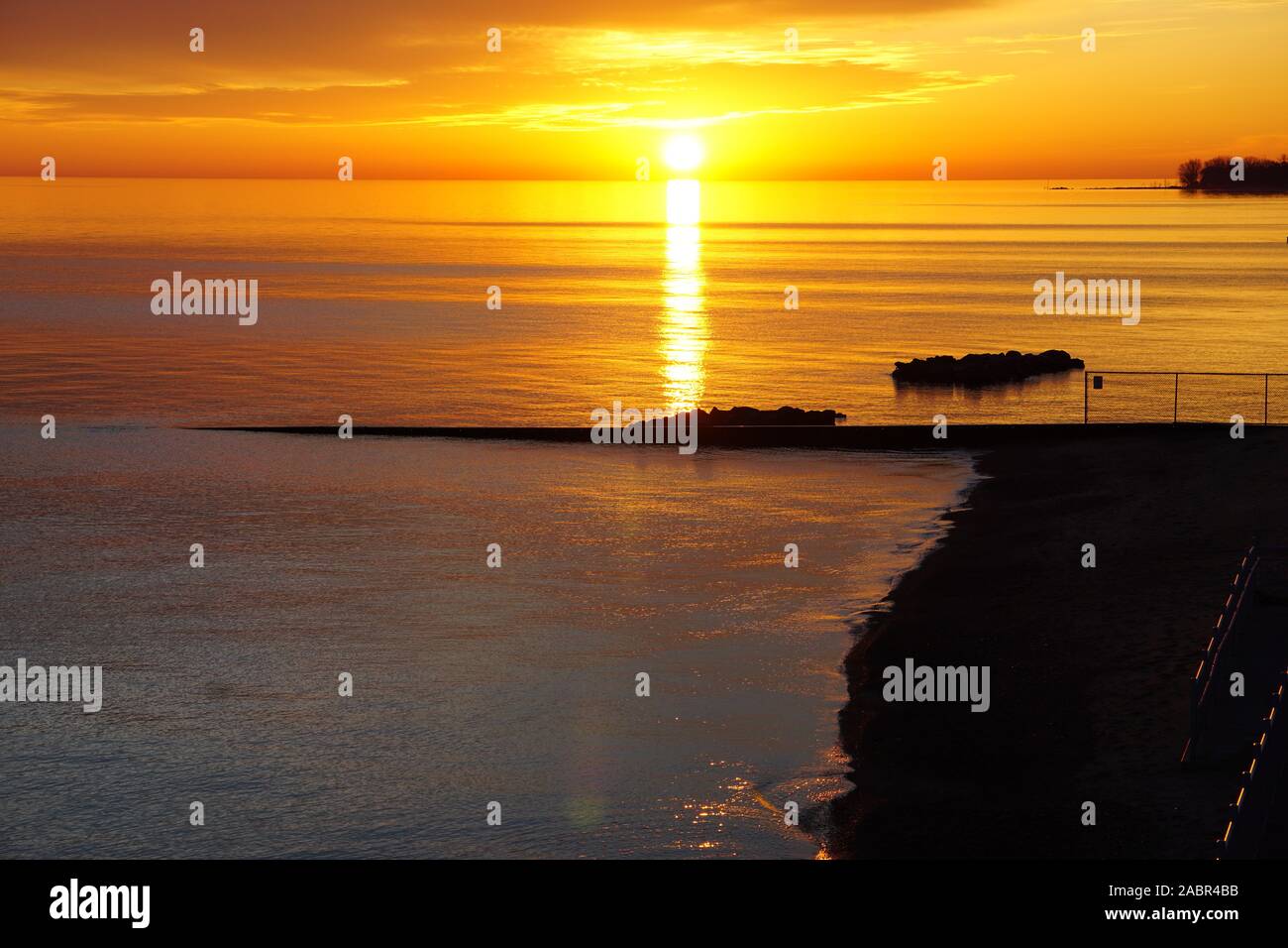 Sunrise great lakes hi-res stock photography and images - Alamy