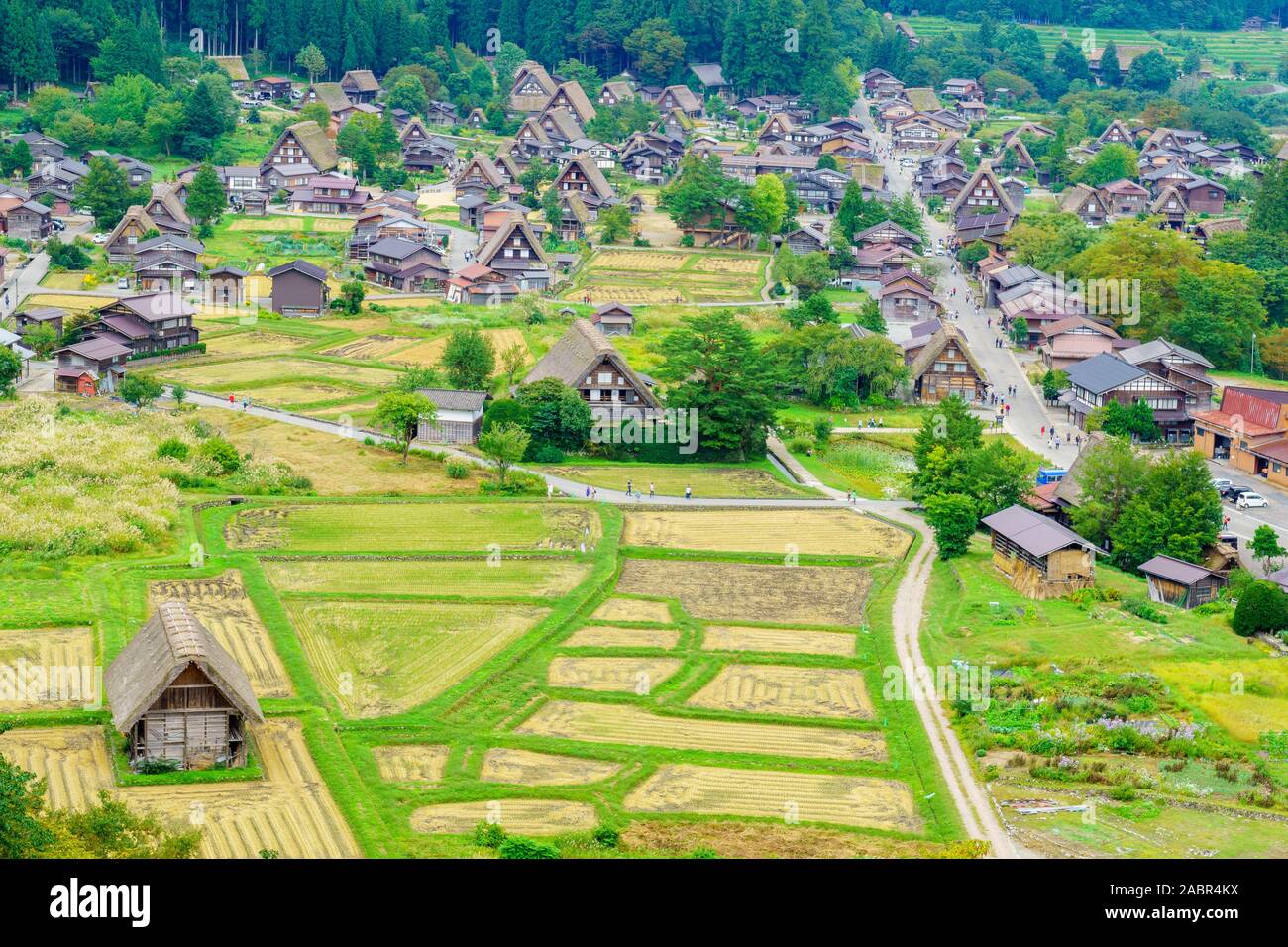Traditional japanese village in shirakawa go hi-res stock photography ...