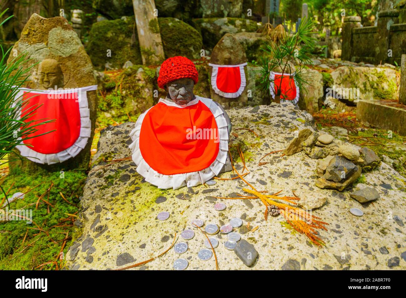 Japanese cemetery graveyard forest hi-res stock photography and images ...