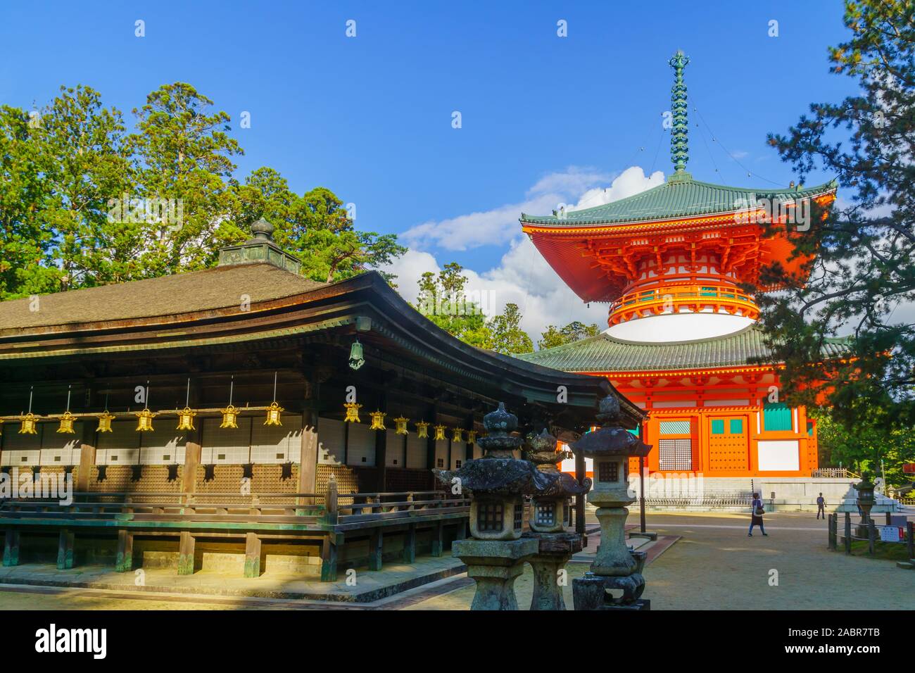 Konpon daito pagoda danjo garan hi-res stock photography and images - Alamy