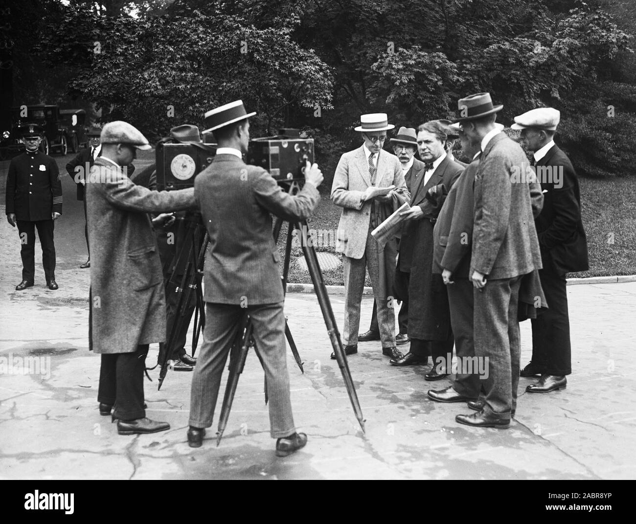 1920s film crew hi-res stock photography and images - Alamy