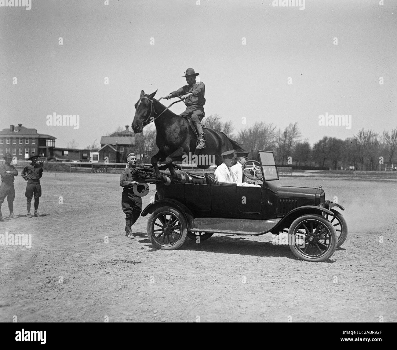 1920s horse jumping hi-res stock photography and images - Alamy