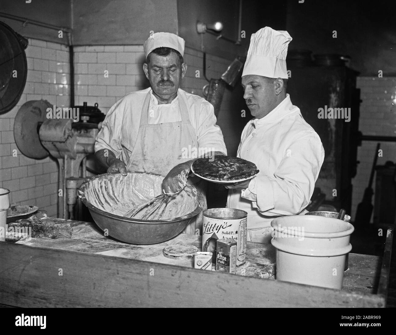 Chefs making a pie hi-res stock photography and images - Alamy