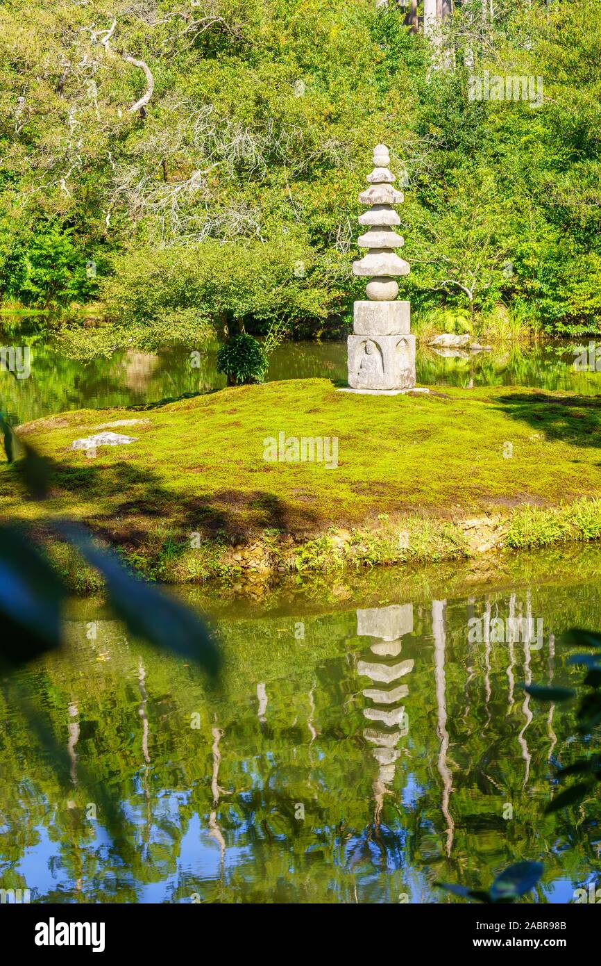 Shirohebi no dzuka hi-res stock photography and images - Alamy