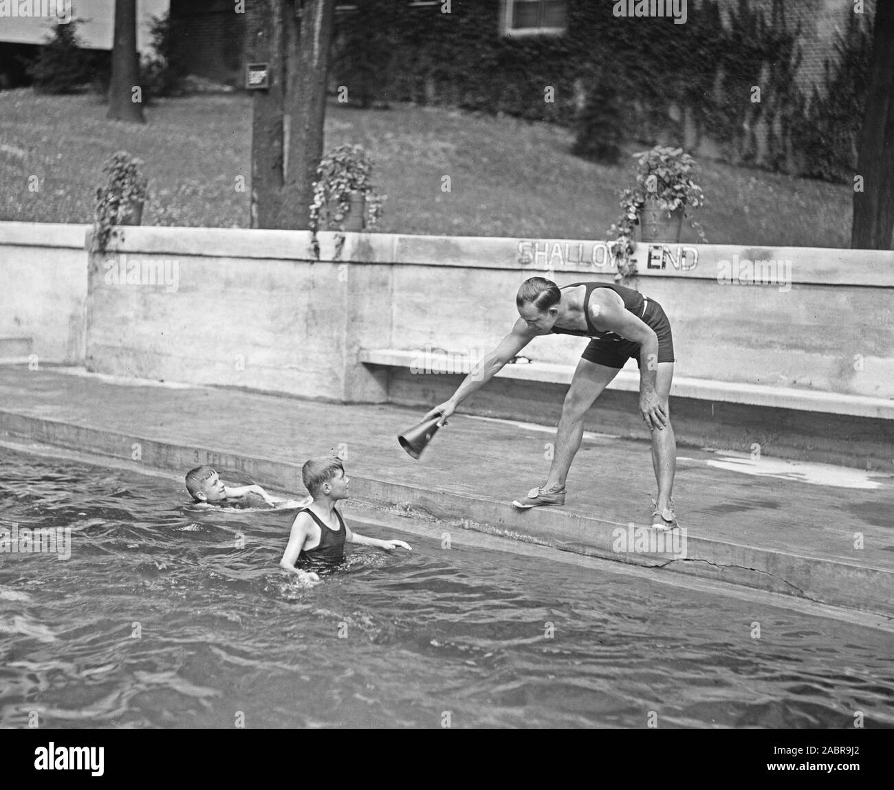 Kids swimming 1920s Black and White Stock Photos & Images - Alamy