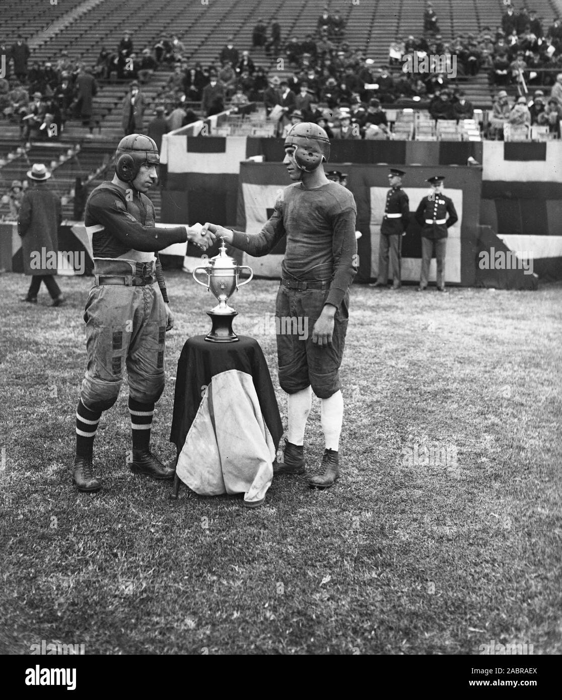 1920s football players hi-res stock photography and images - Alamy