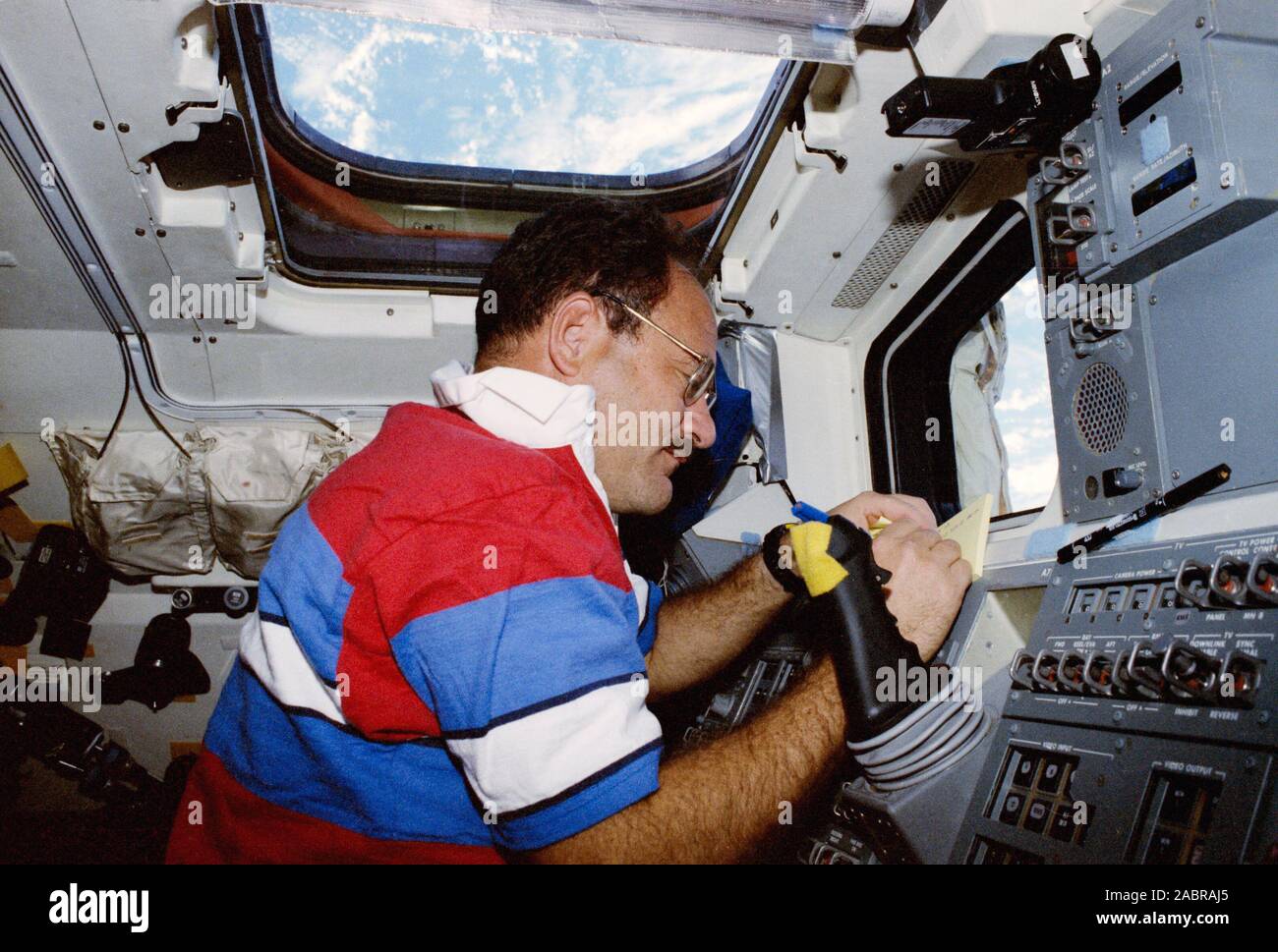 Sts 35 mission hi-res stock photography and images - Alamy