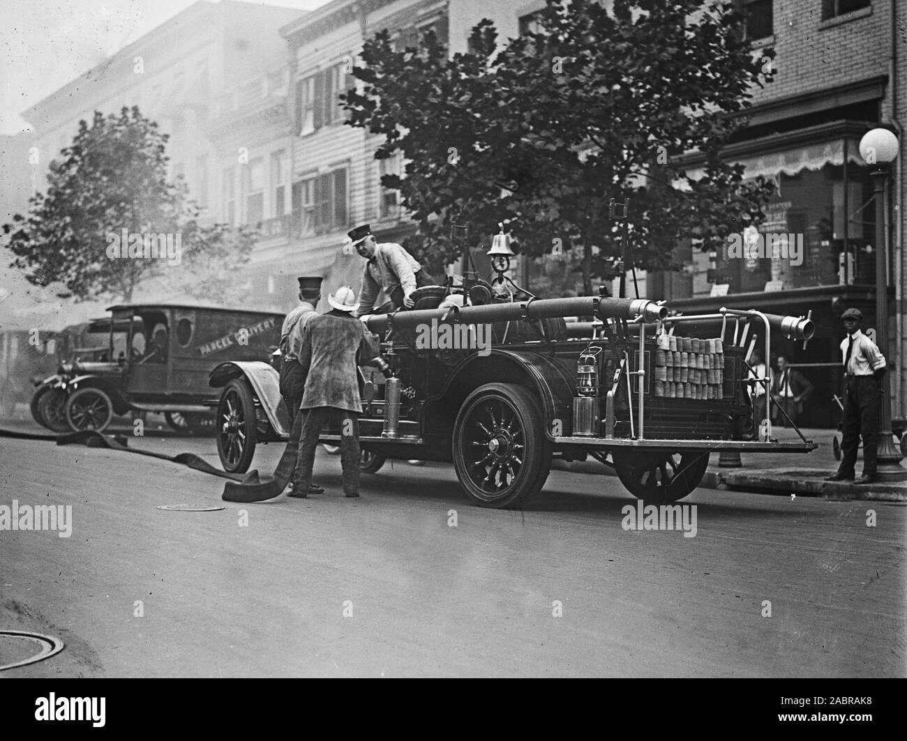 Early 1900s fire truck hi-res stock photography and images - Alamy