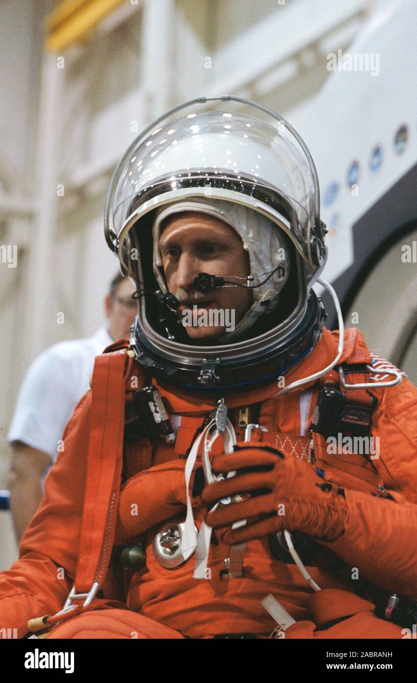 (9 March 1990) --- Astronaut Richard O. Covey, STS-38 commander, is ...