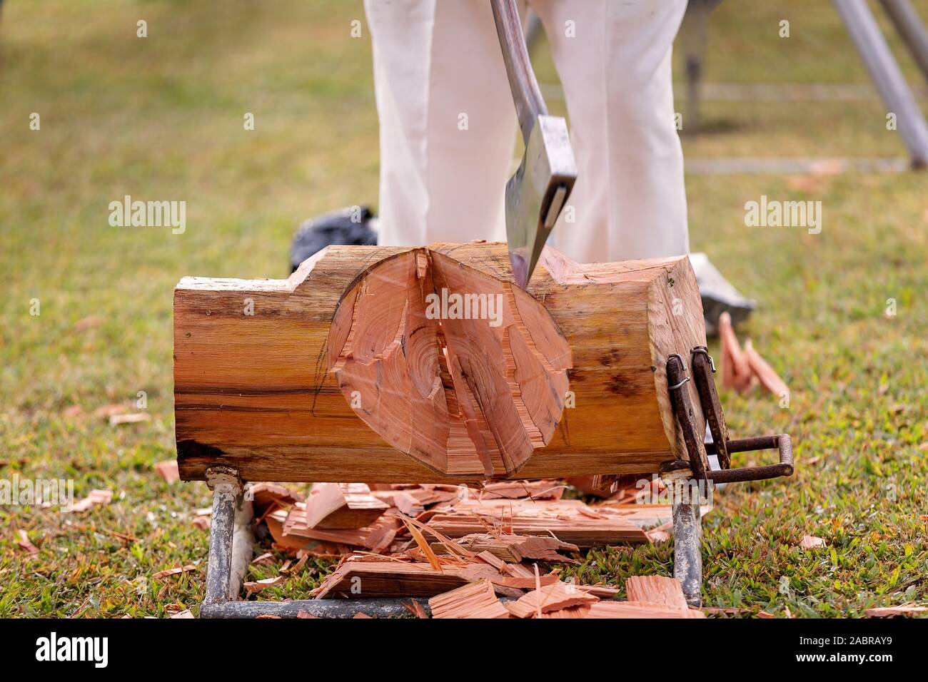 Wood chopping competition hi-res stock photography and images - Alamy