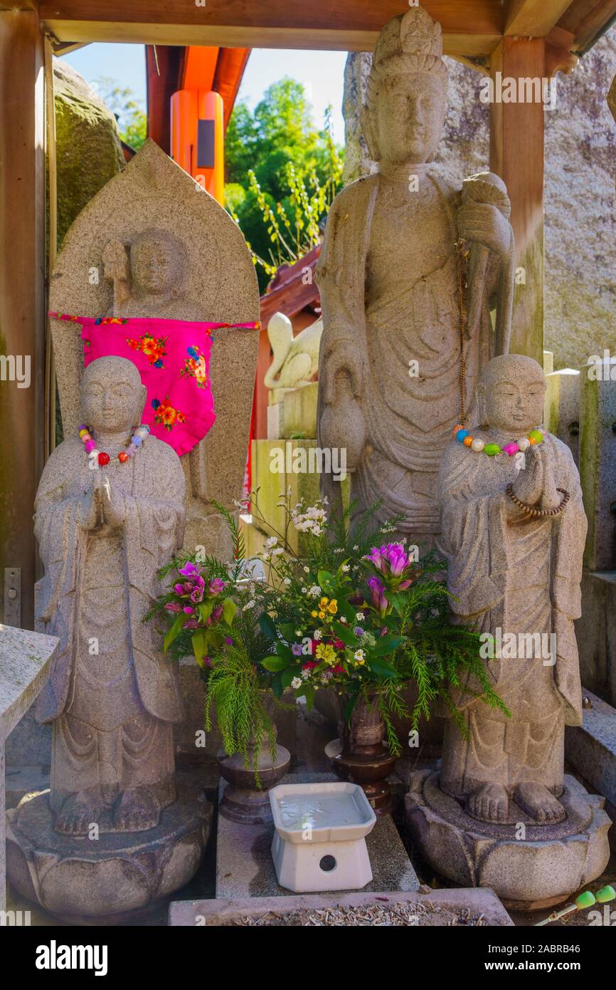 Kyoto japan shinto graveyard shrine hi-res stock photography and images ...